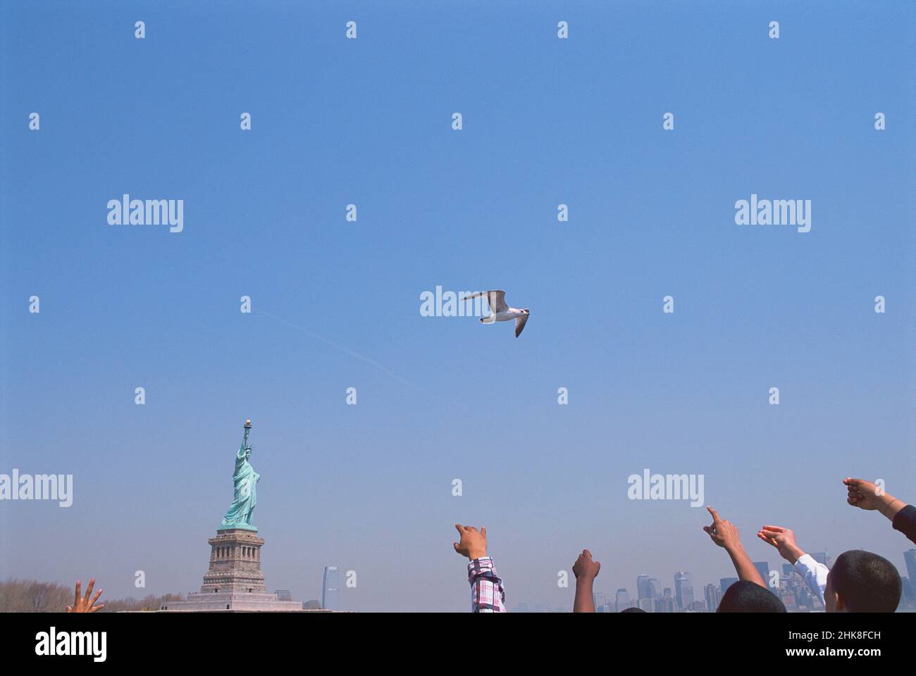 Children pointing at statue hi-res stock photography and images - Alamy