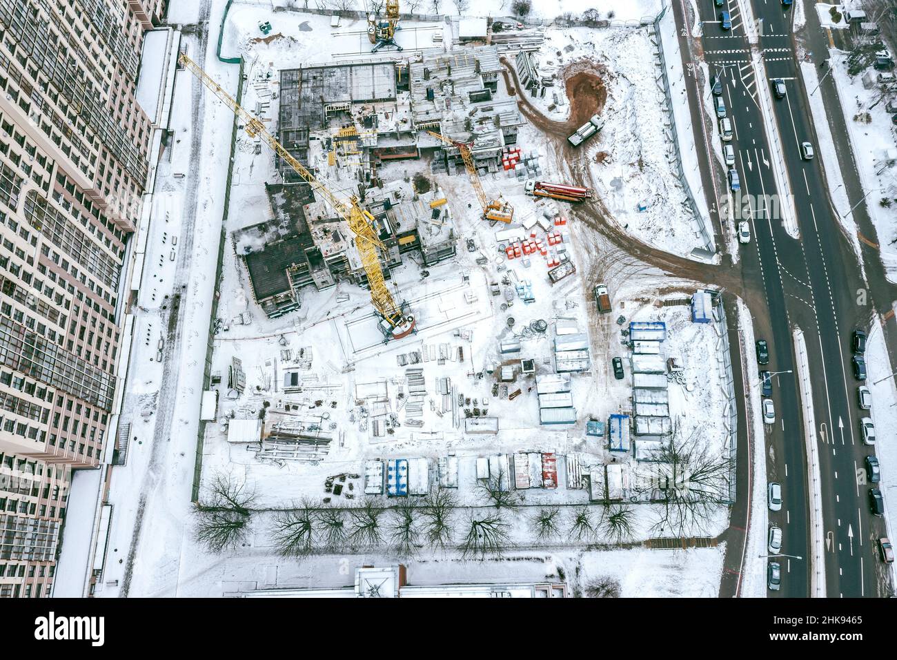 New apartment building under construction hi-res stock photography and ...