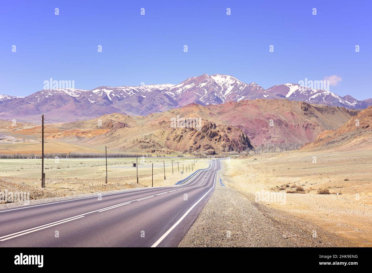 Undulating road to a mountain hi-res stock photography and images - Alamy