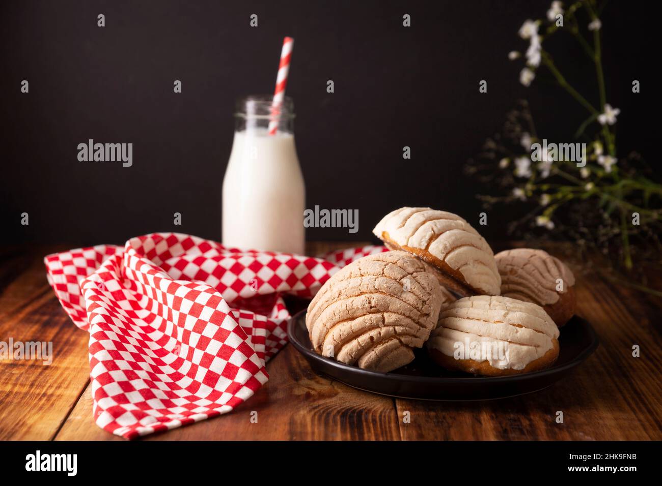 Conchas. Mexican sweet bread roll with seashell-like appearance ...