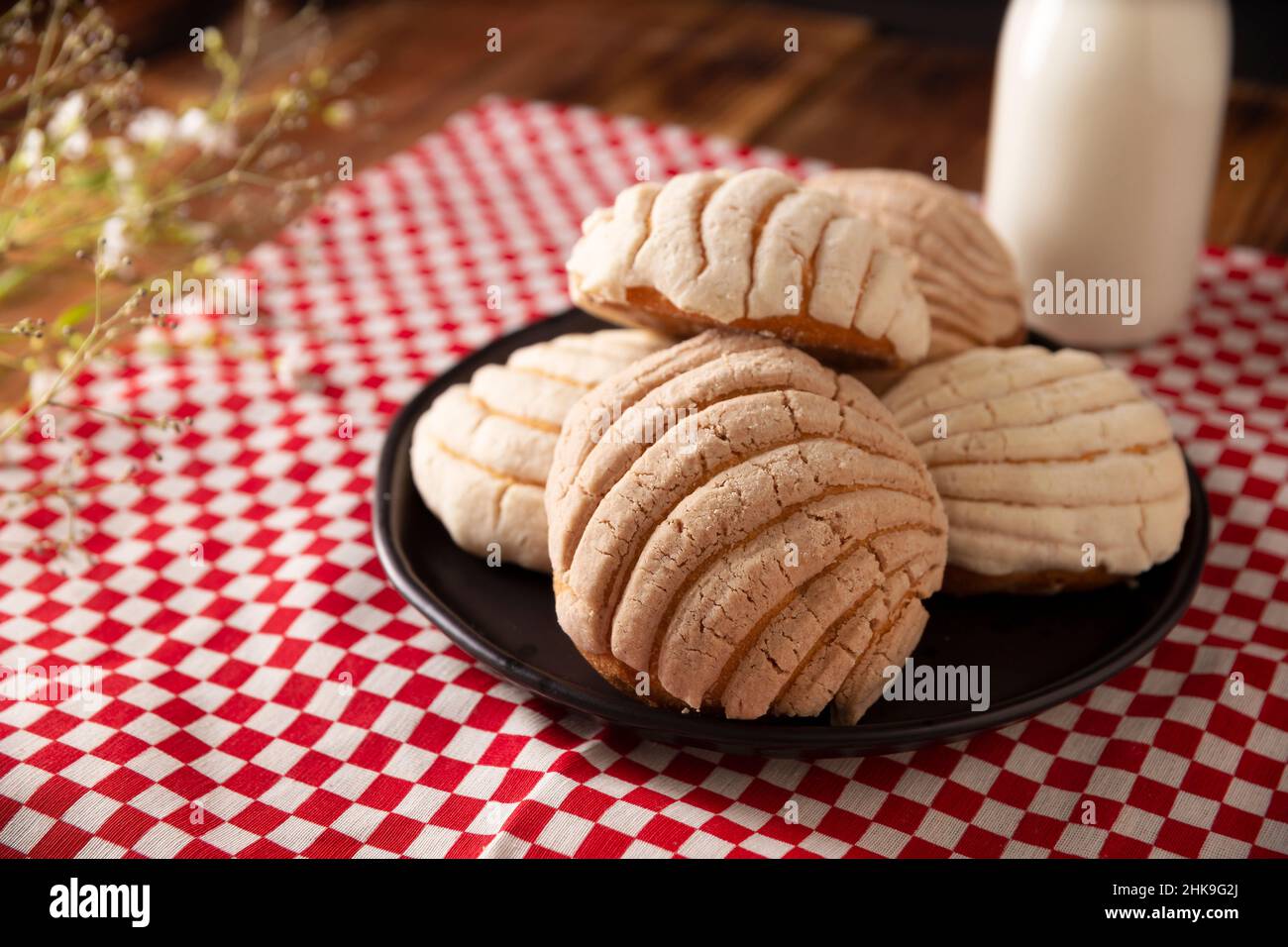 Conchas chocolate hi-res stock photography and images - Alamy