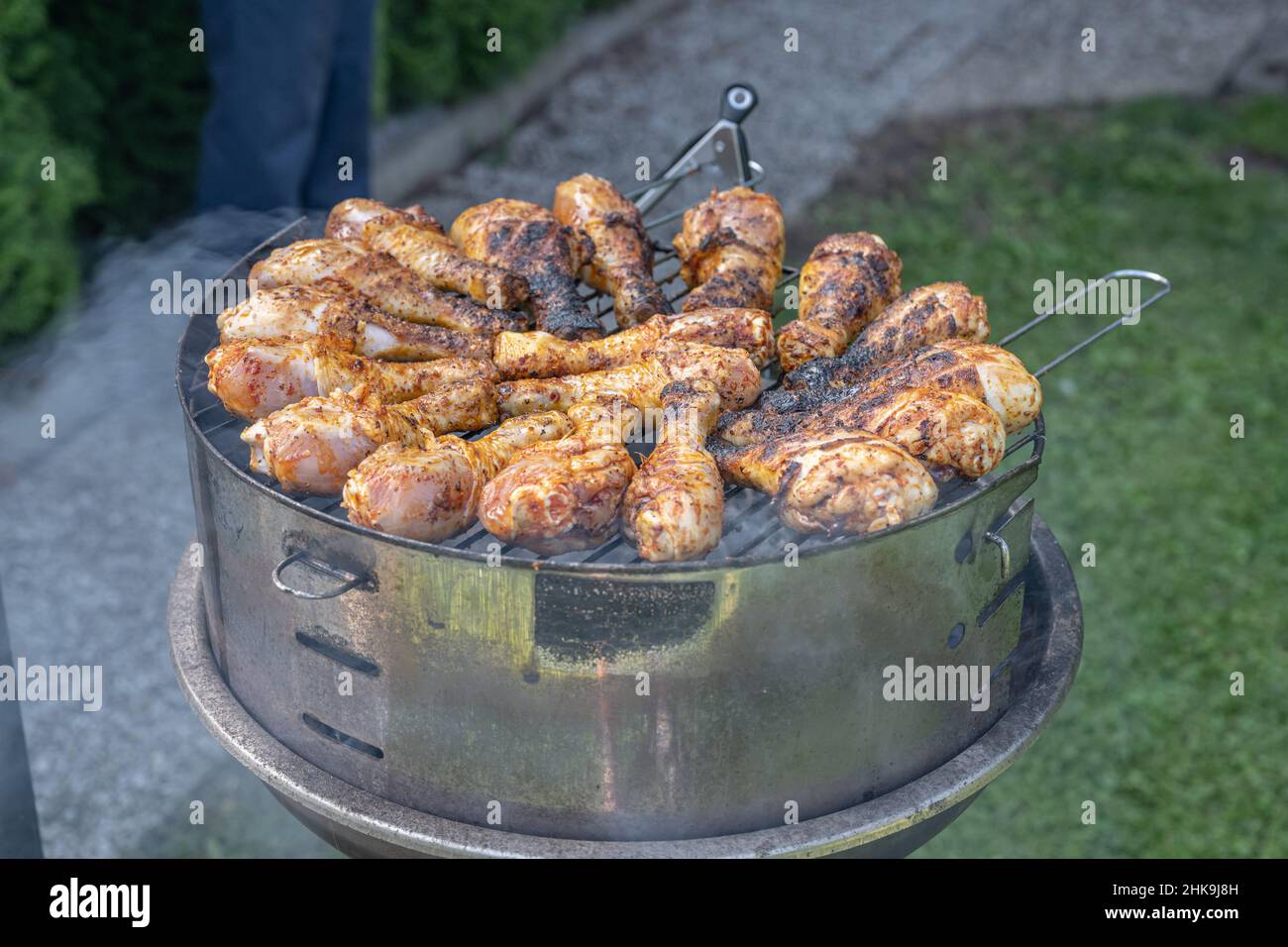 Barbecue chicken chickens wings roasted hi-res stock photography and ...
