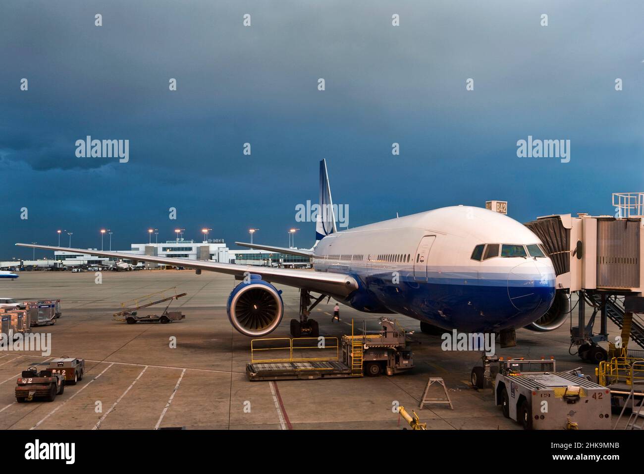 Passenger jet loading gate dusk H Stock Photo - Alamy