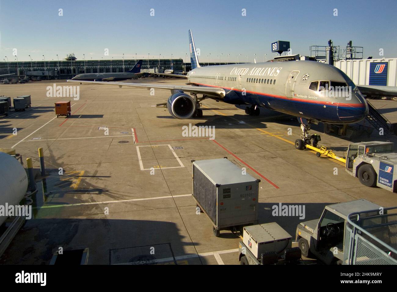 Chicago illinois ohare airport gate hi-res stock photography and images ...