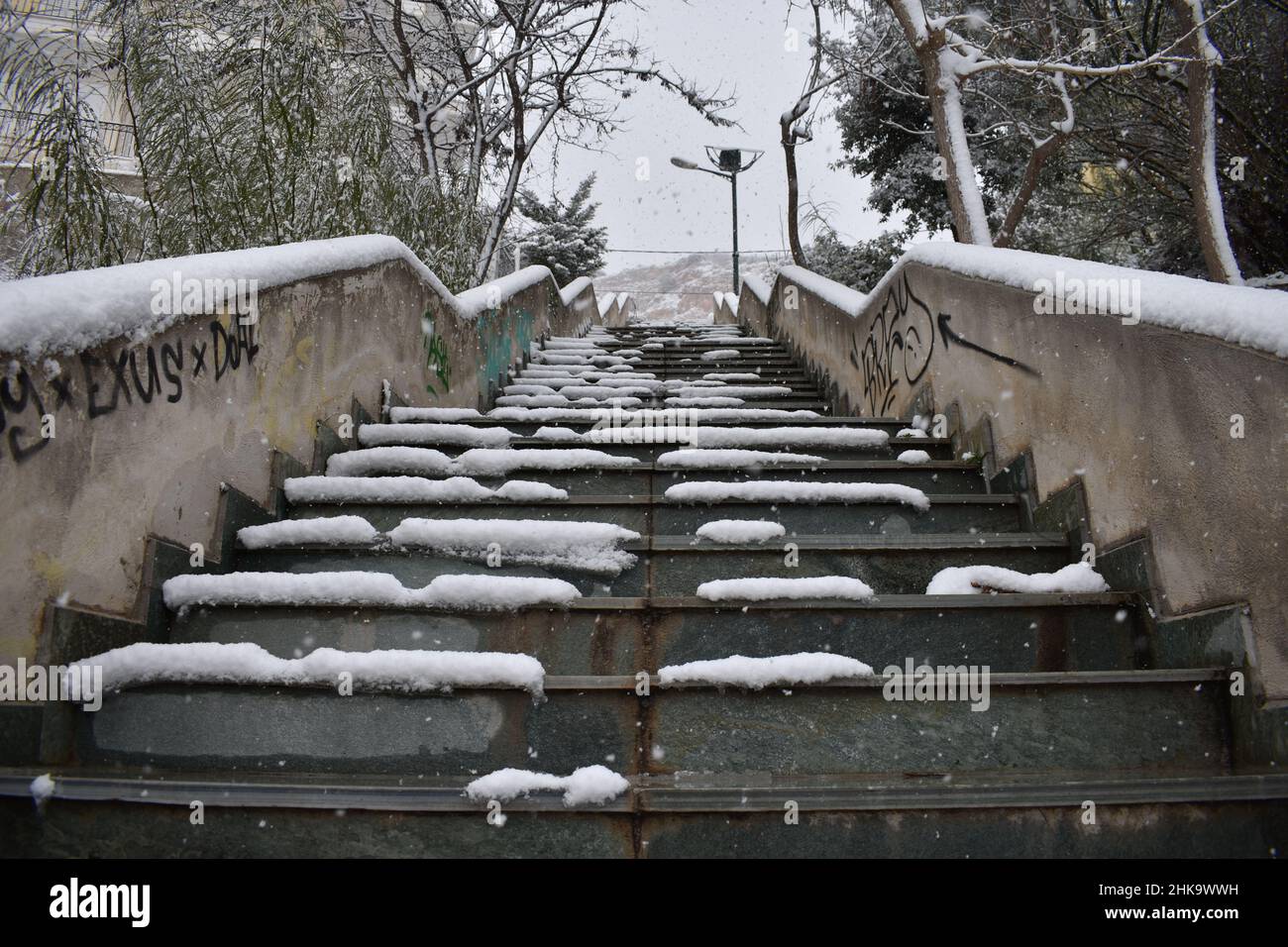 Snowy stairs hi-res stock photography and images - Alamy
