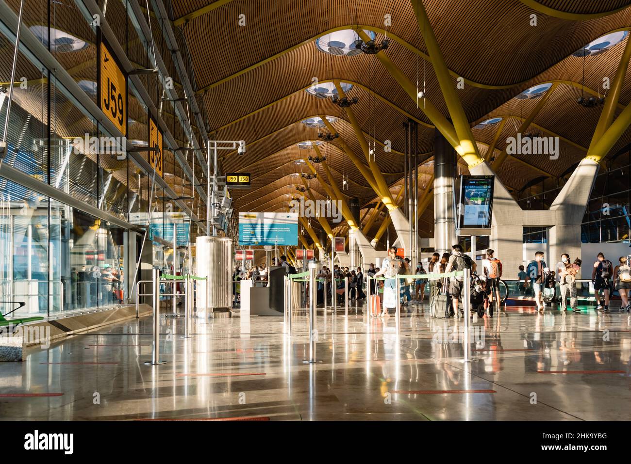 Madrid airport terminal 2 hi-res stock photography and images - Alamy
