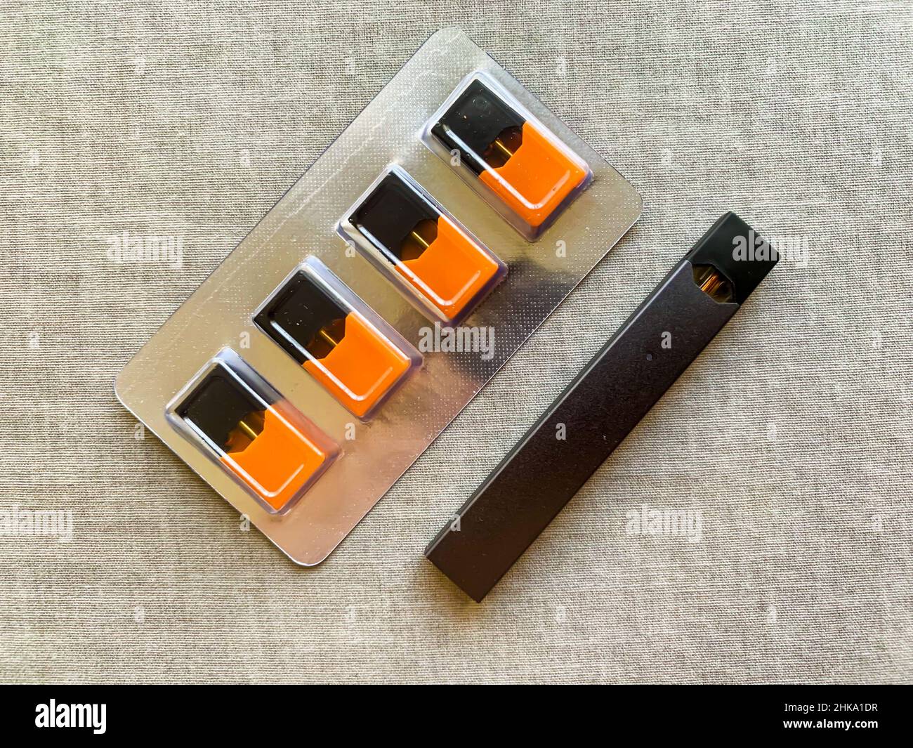Teen smoking juul hi-res stock photography and images - Alamy
