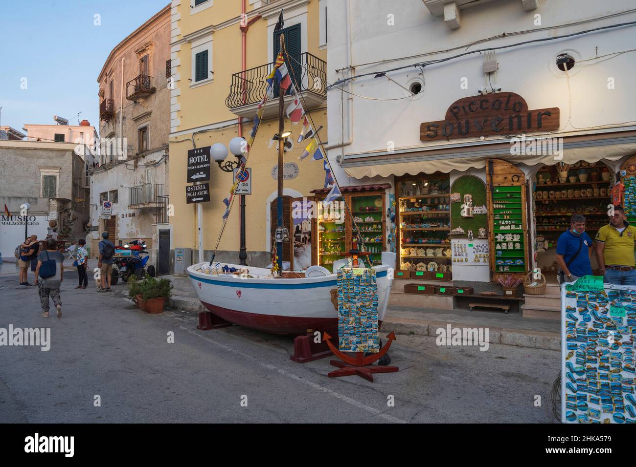 Piazza Vittorio Emanuele II° sqaure, Vieste, Apulia, Italy, Europe ...