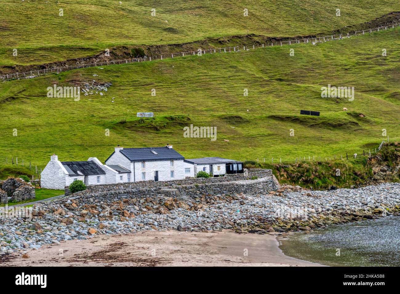 A house behind the beach at Norwick on Unst, Shetland Islands Stock ...