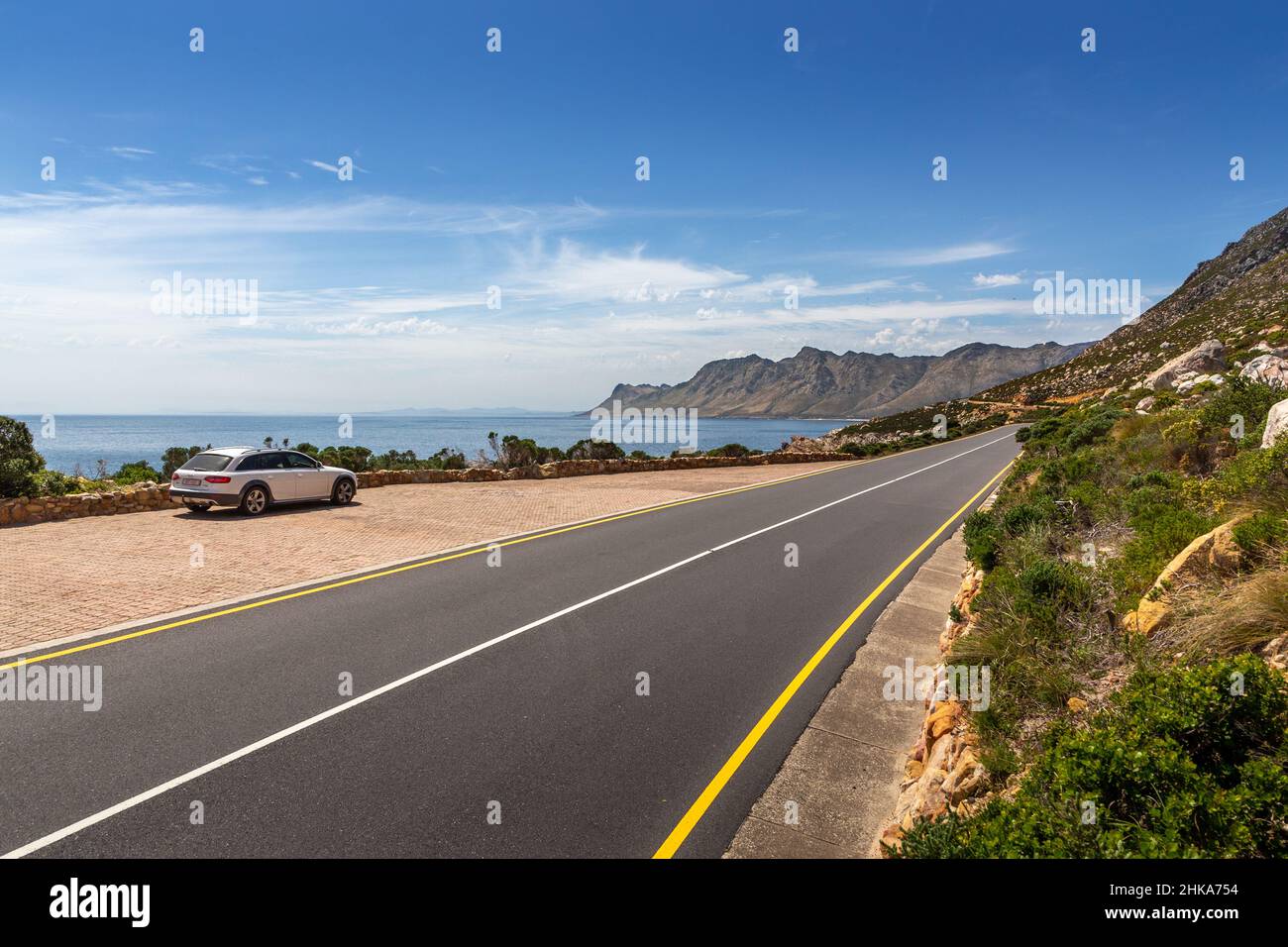 Driving around town hi-res stock photography and images - Alamy