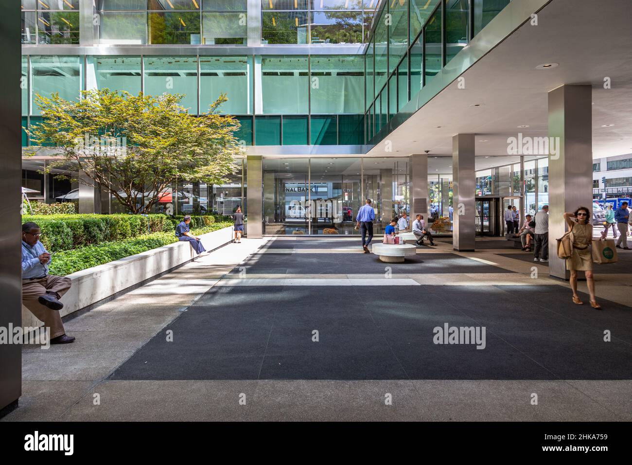 Lever House, a modernist landmark office building on Park Avenue in New ...