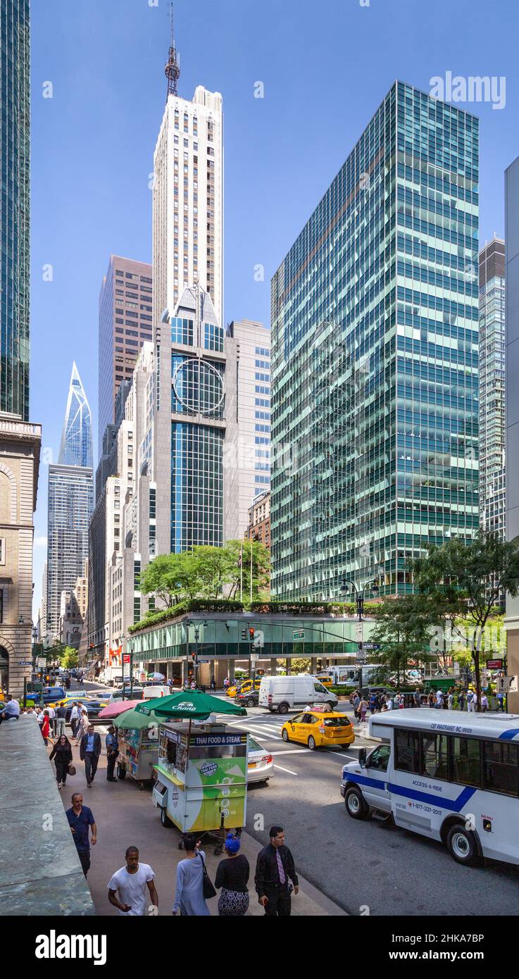 Lever House, a modernist landmark office building on Park Avenue in New ...