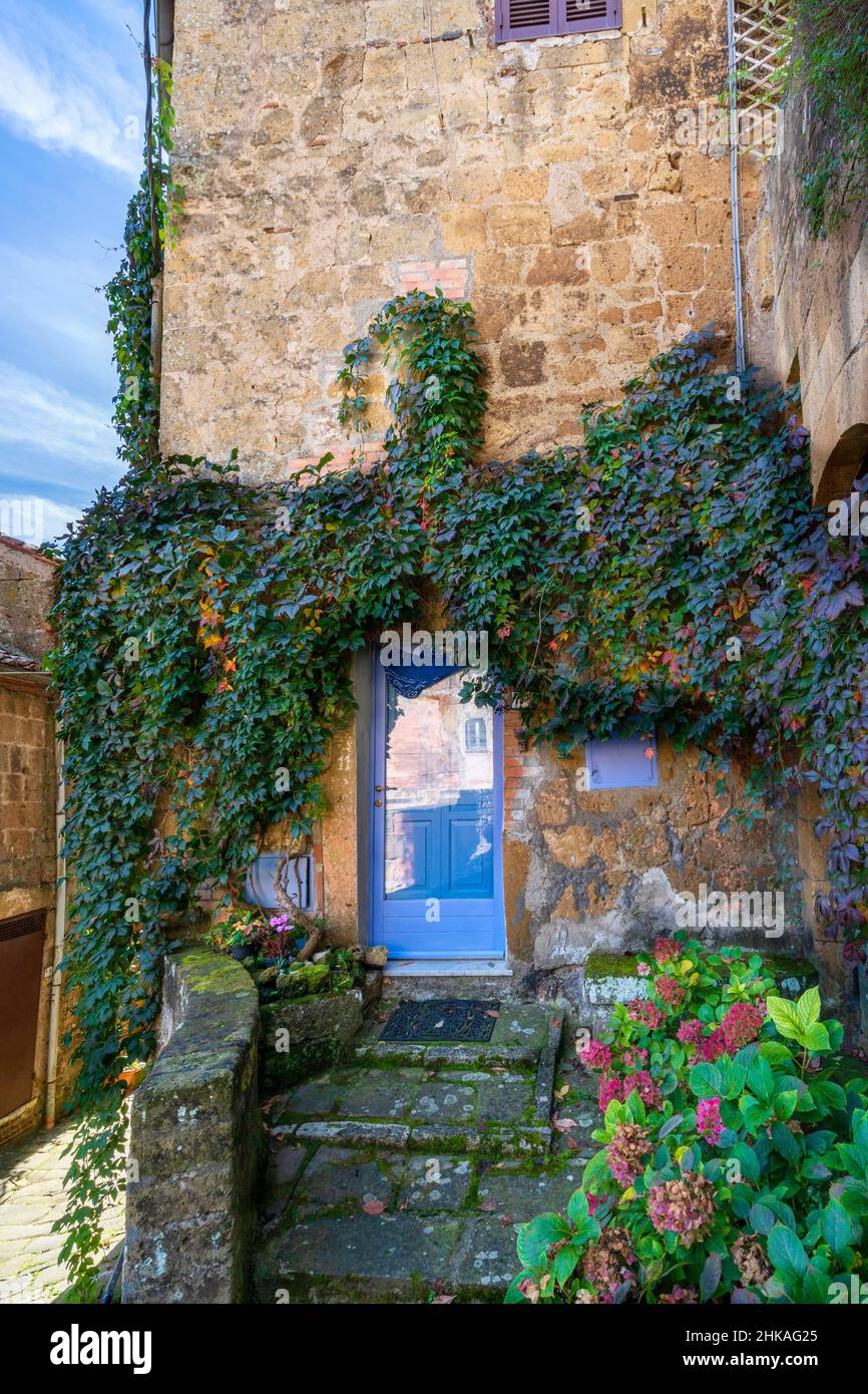 Glimpse of the alleys of the Borgo di Sorano, Village, Tuscany, Italy ...