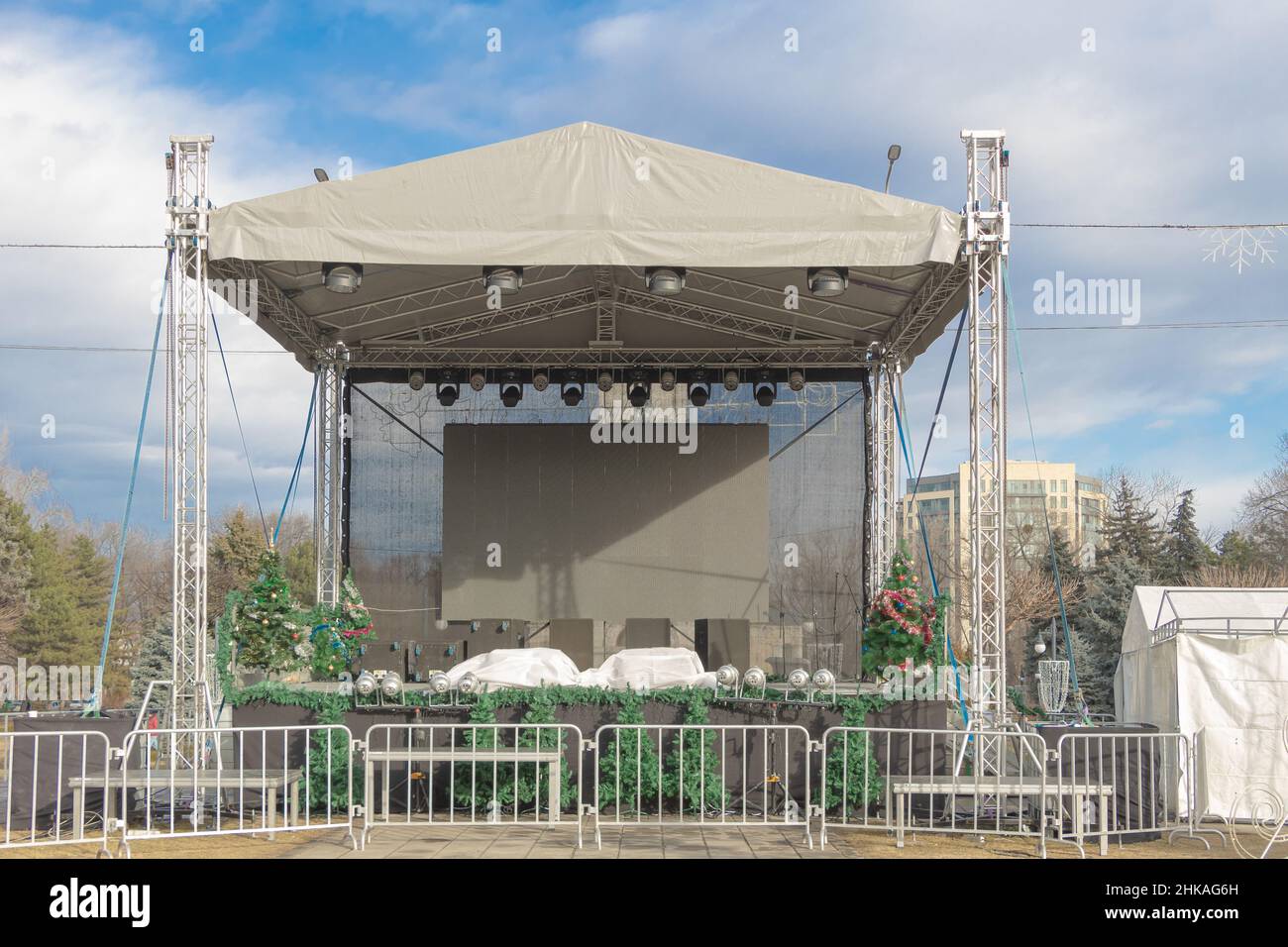 Stage outside hi-res stock photography and images - Alamy