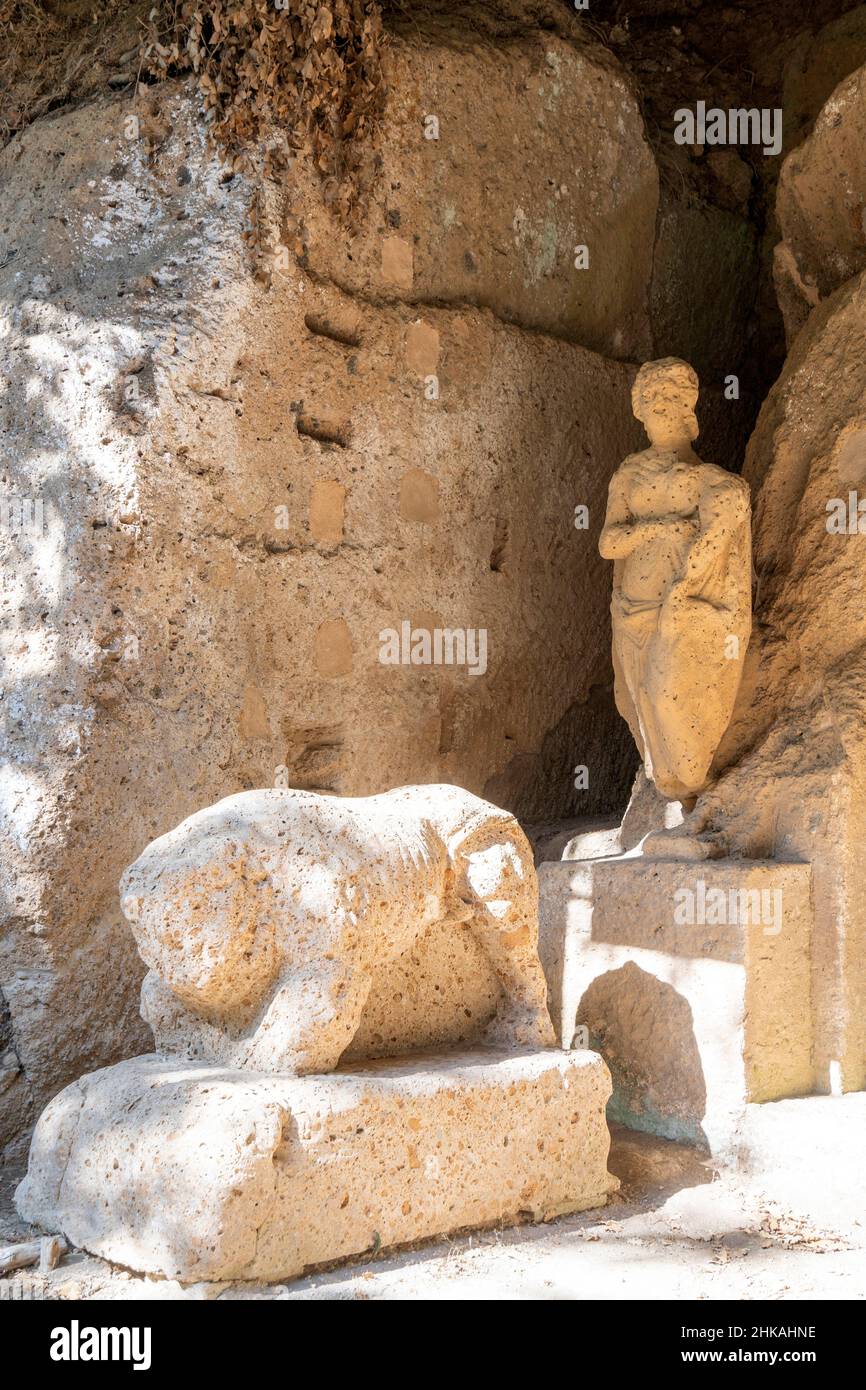 Italy winged demons tomb hi-res stock photography and images - Alamy