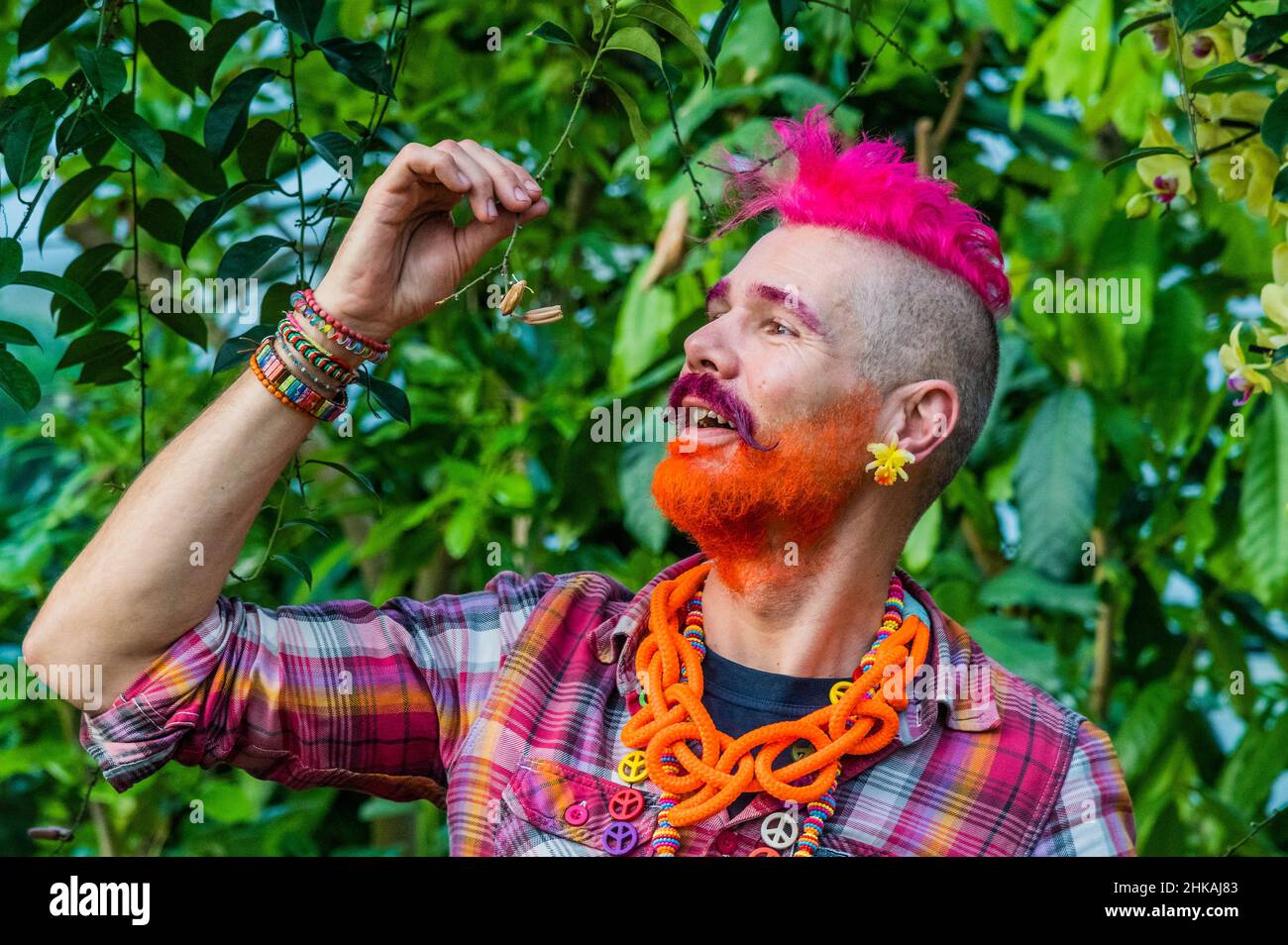 London, UK. 3rd Feb, 2022. Henck Roling, in house florist makes final ...