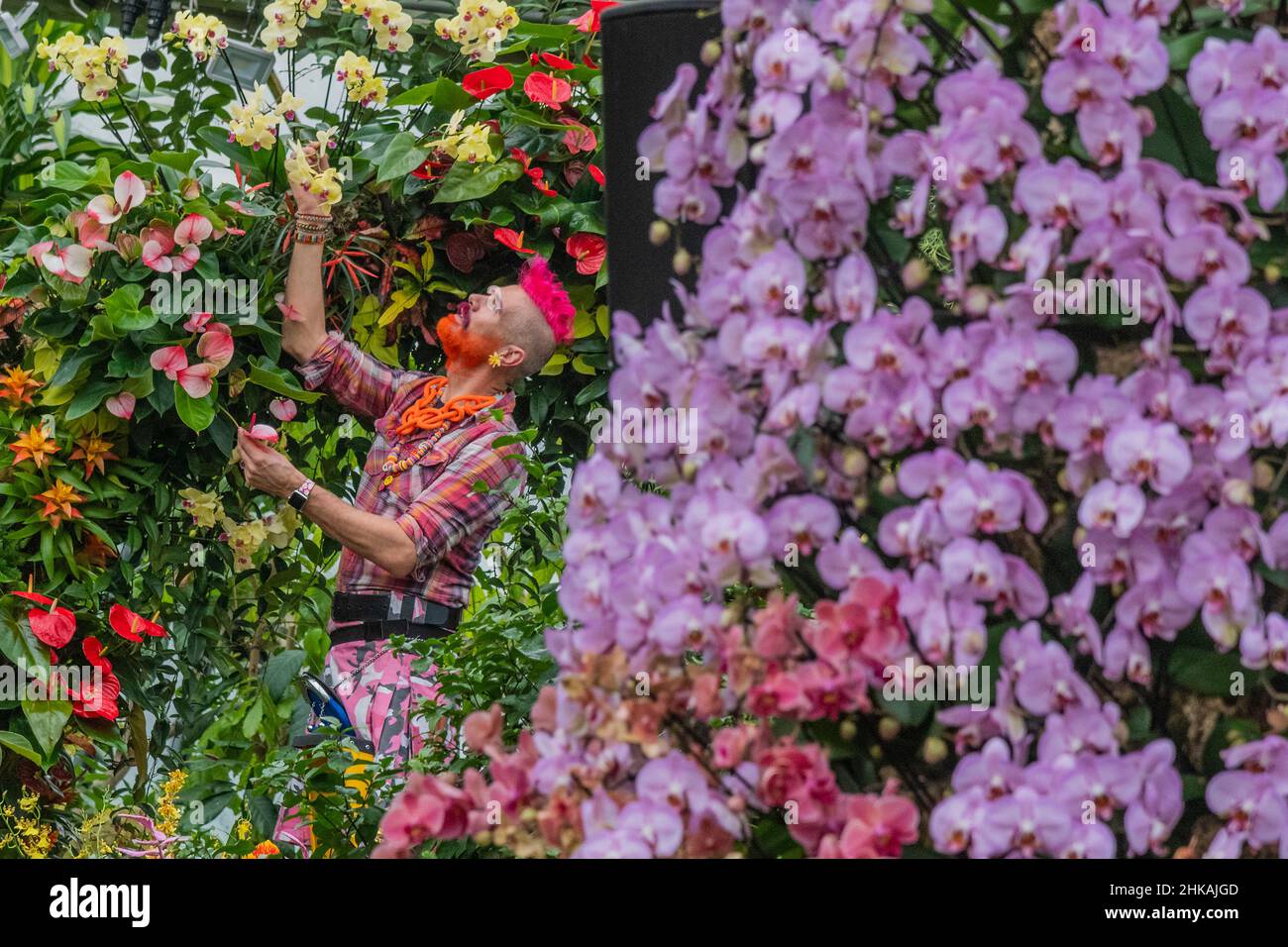 London, UK. 3rd Feb, 2022. Henck Roling, in house florist makes final ...