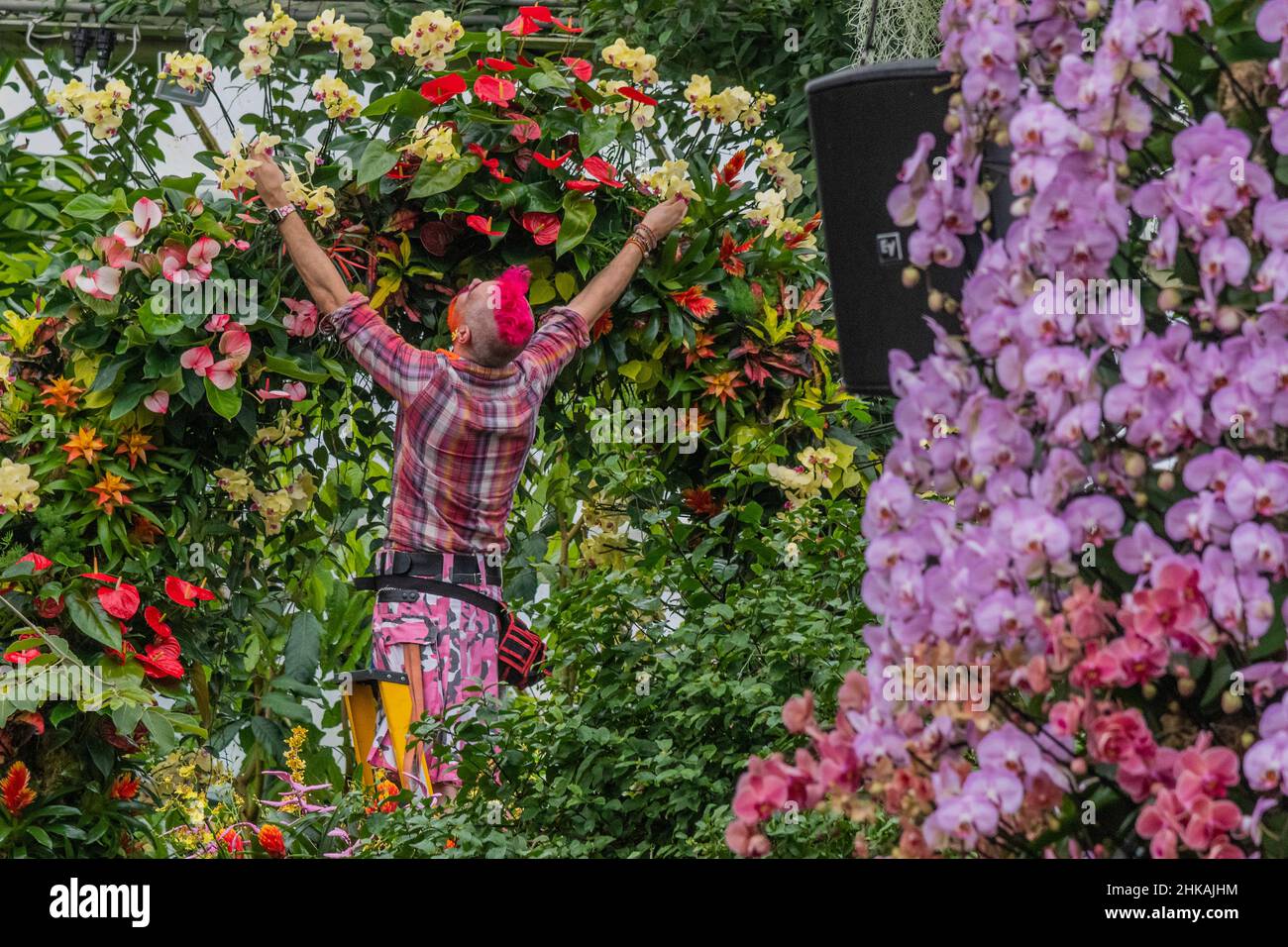 London, UK. 3rd Feb, 2022. Henck Roling, in house florist makes final ...