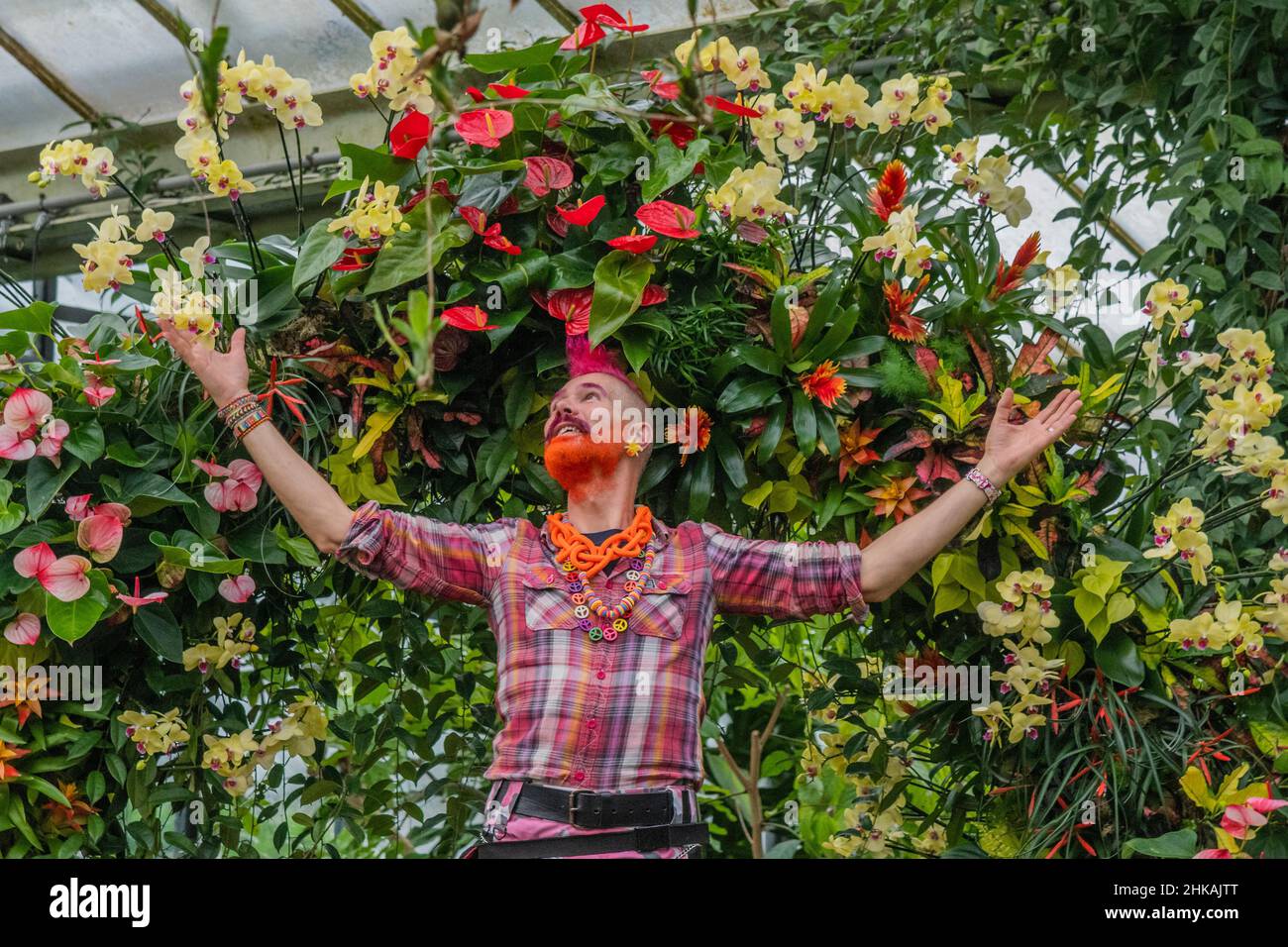 London, UK. 3rd Feb, 2022. Henck Roling, in house florist makes final ...