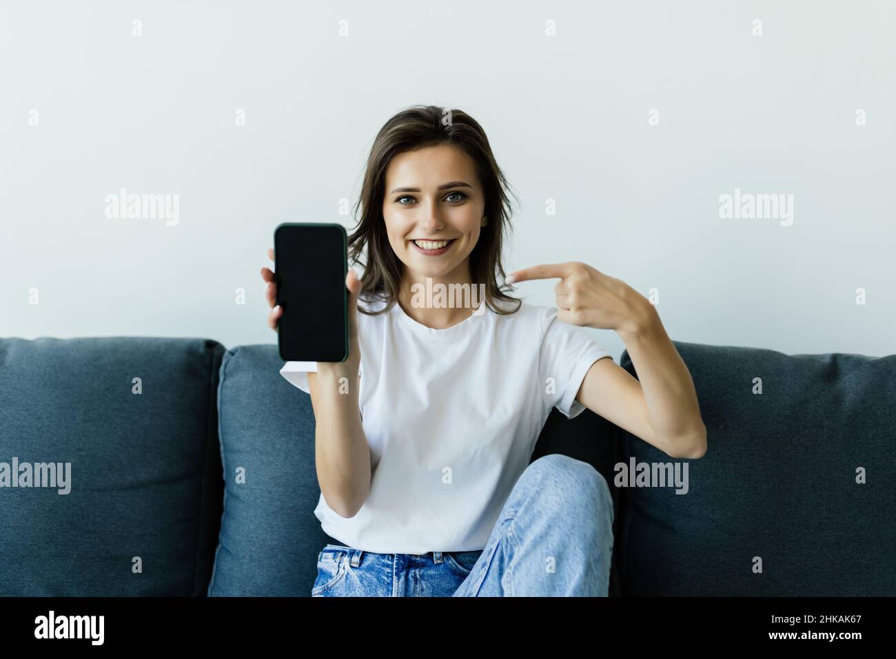 Siting pose hi-res stock photography and images - Alamy