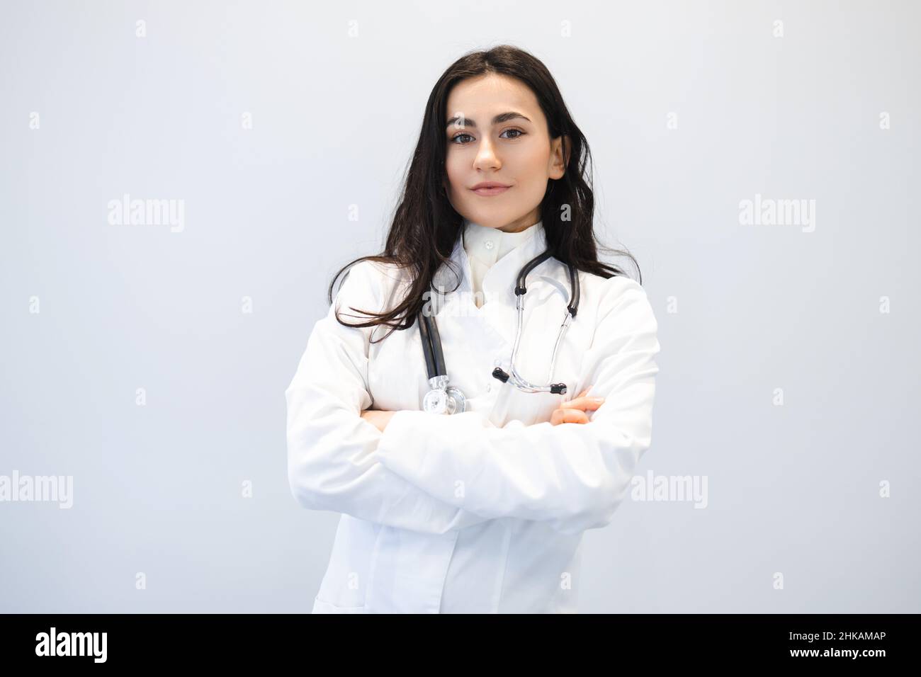 Portrait of confident female medic with arms crossed Stock Photo - Alamy