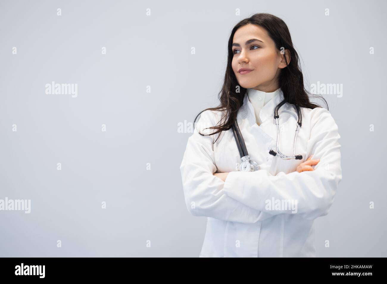 Portrait of confident female medic with arms crossed Stock Photo - Alamy