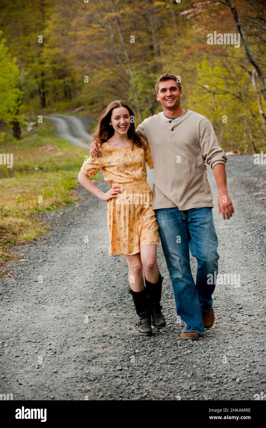 Couple facing away from camera hi-res stock photography and images - Alamy
