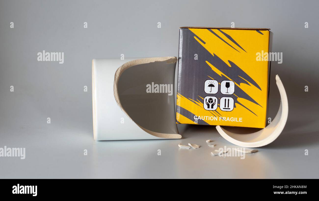 Fragile box hi-res stock photography and images - Alamy