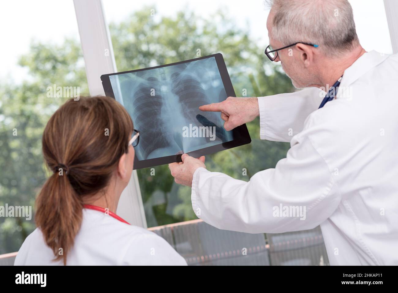 Doctors examining ray report in hi-res stock photography and images - Alamy
