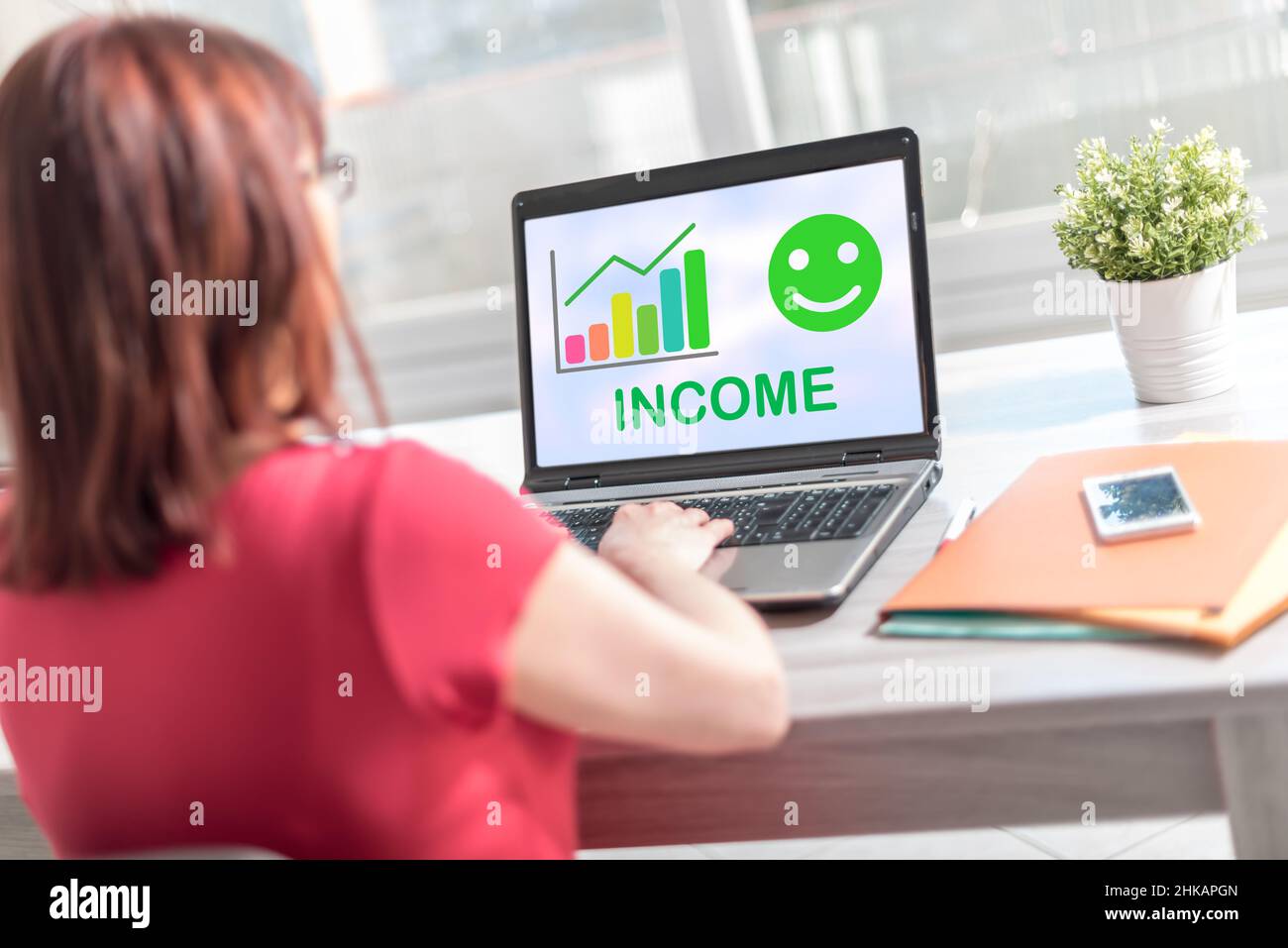 Laptop screen displaying an income growth concept Stock Photo - Alamy