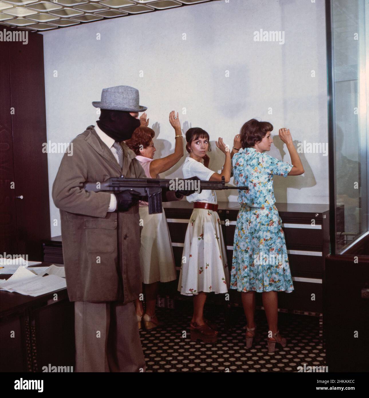 Bank robbery 1970s hi-res stock photography and images - Alamy