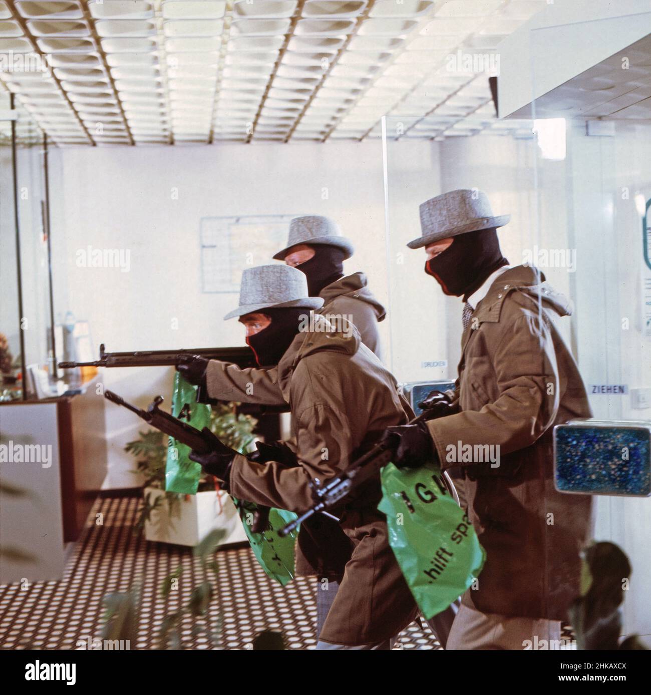 Bank robbery 1970s hi-res stock photography and images - Alamy