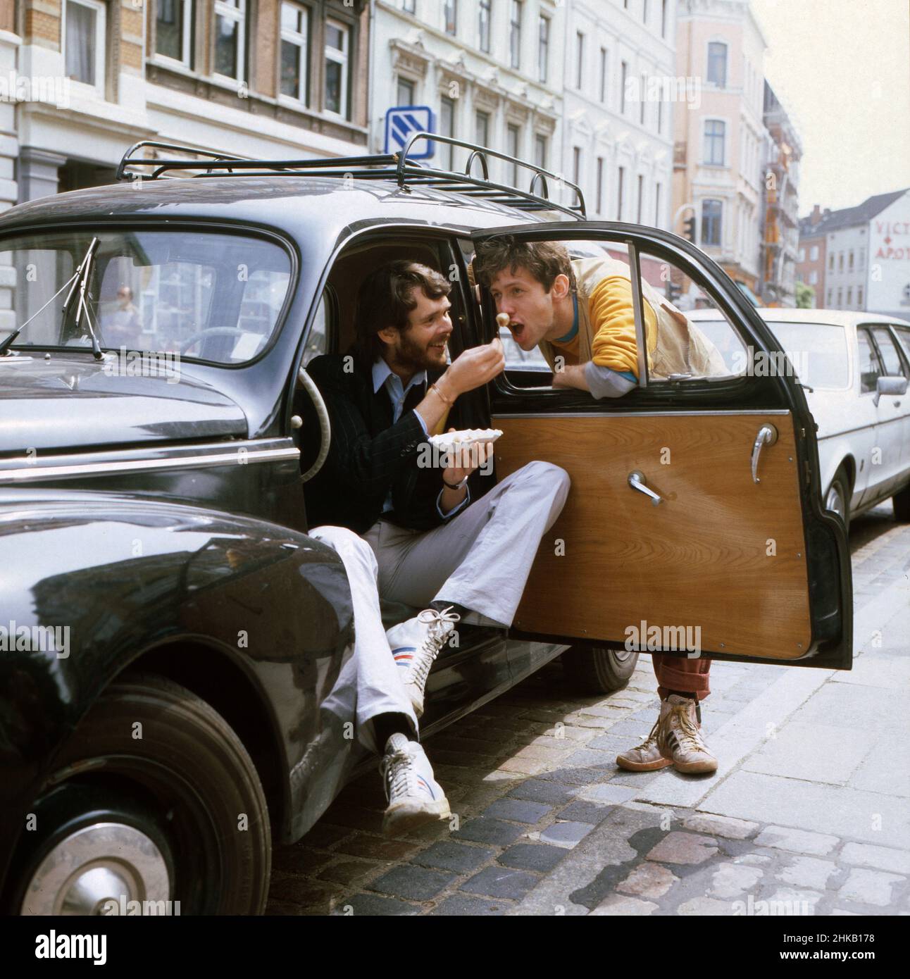 Vintage men at bart hi-res stock photography and images - Alamy