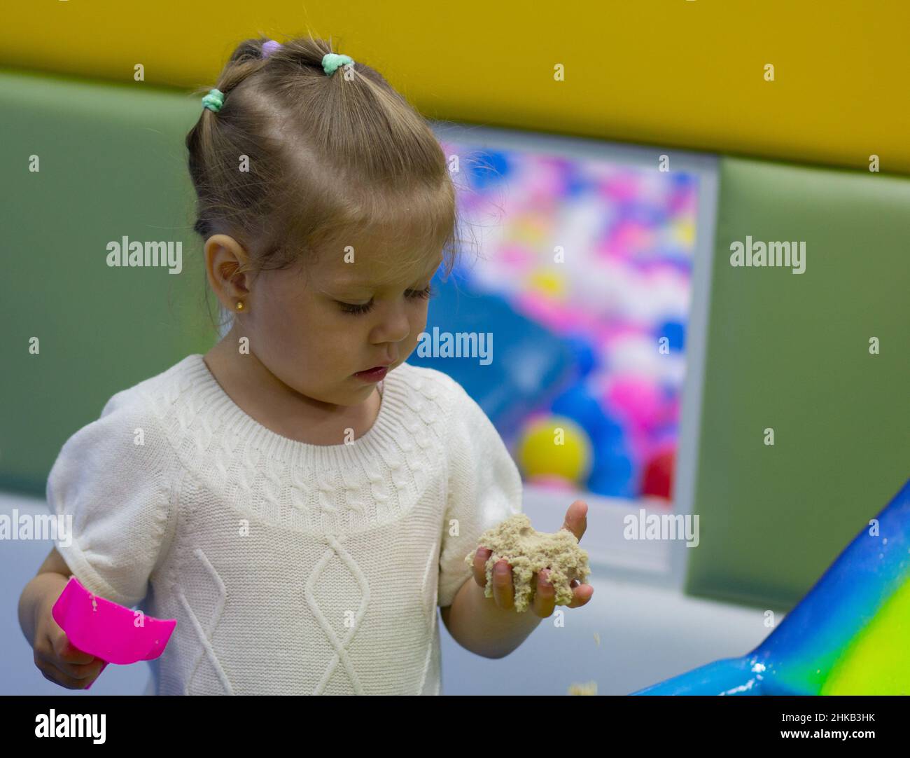 child playing with kinetic sand at home Stock Photo - Alamy