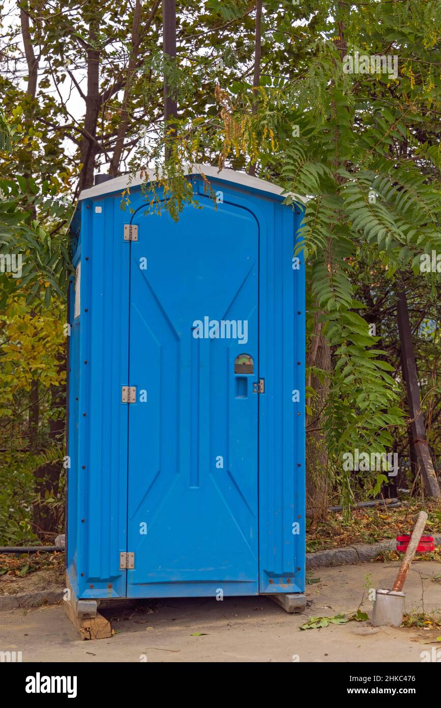 Chemical Toilet Cabin at Steep Hill Street Stock Photo - Alamy