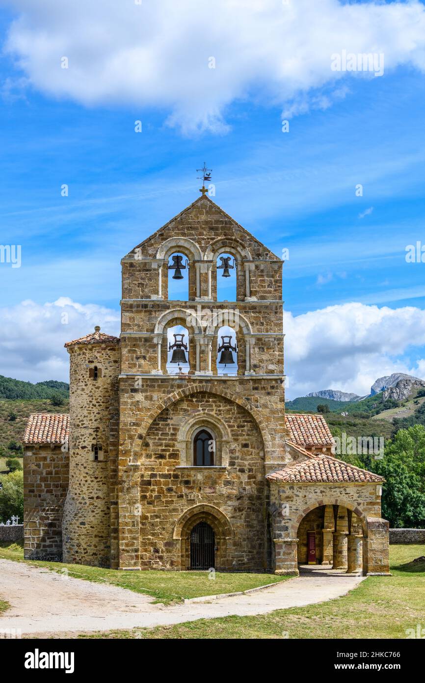 Romanic architecture hi-res stock photography and images - Alamy