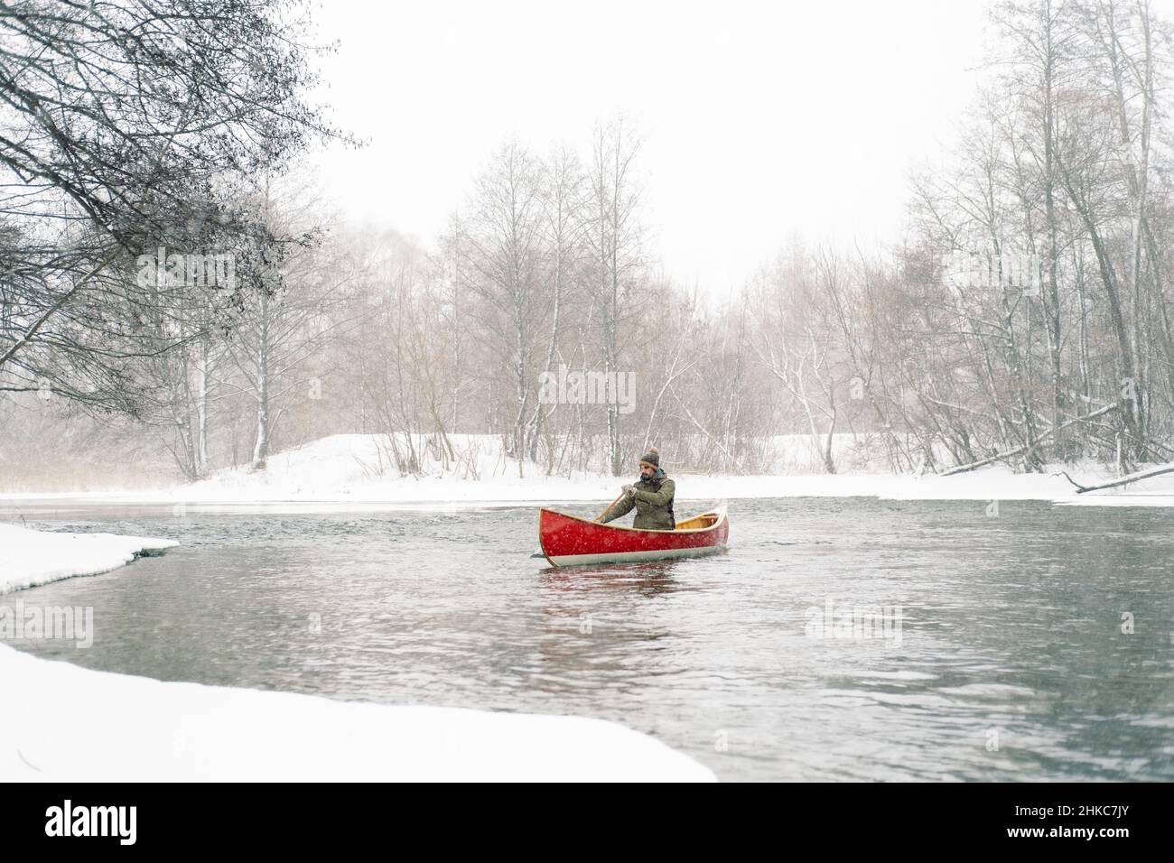 Red canadian canoe hi-res stock photography and images - Alamy