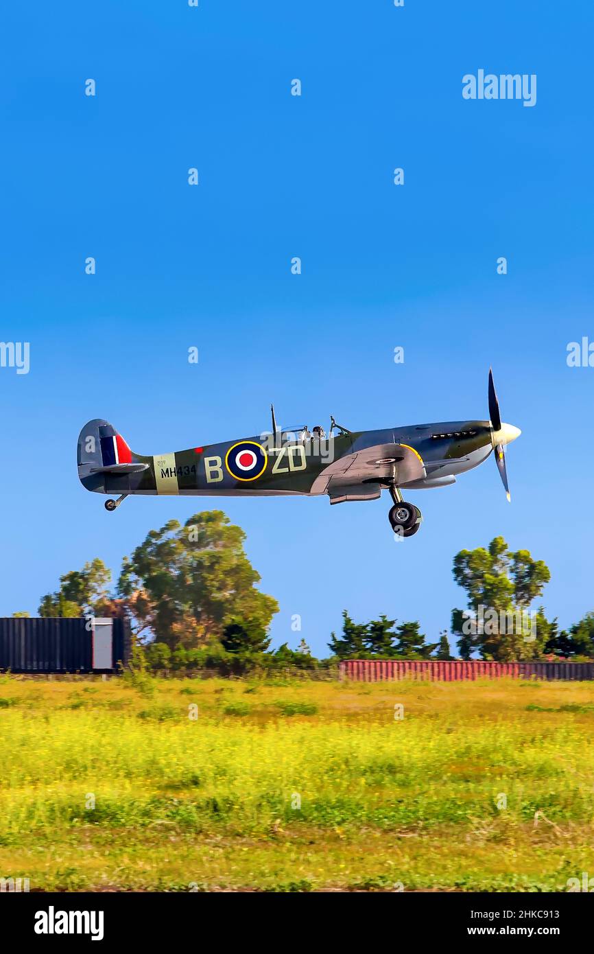 British WWII Supermarine Spitfire fighter aircraft Stock Photo - Alamy