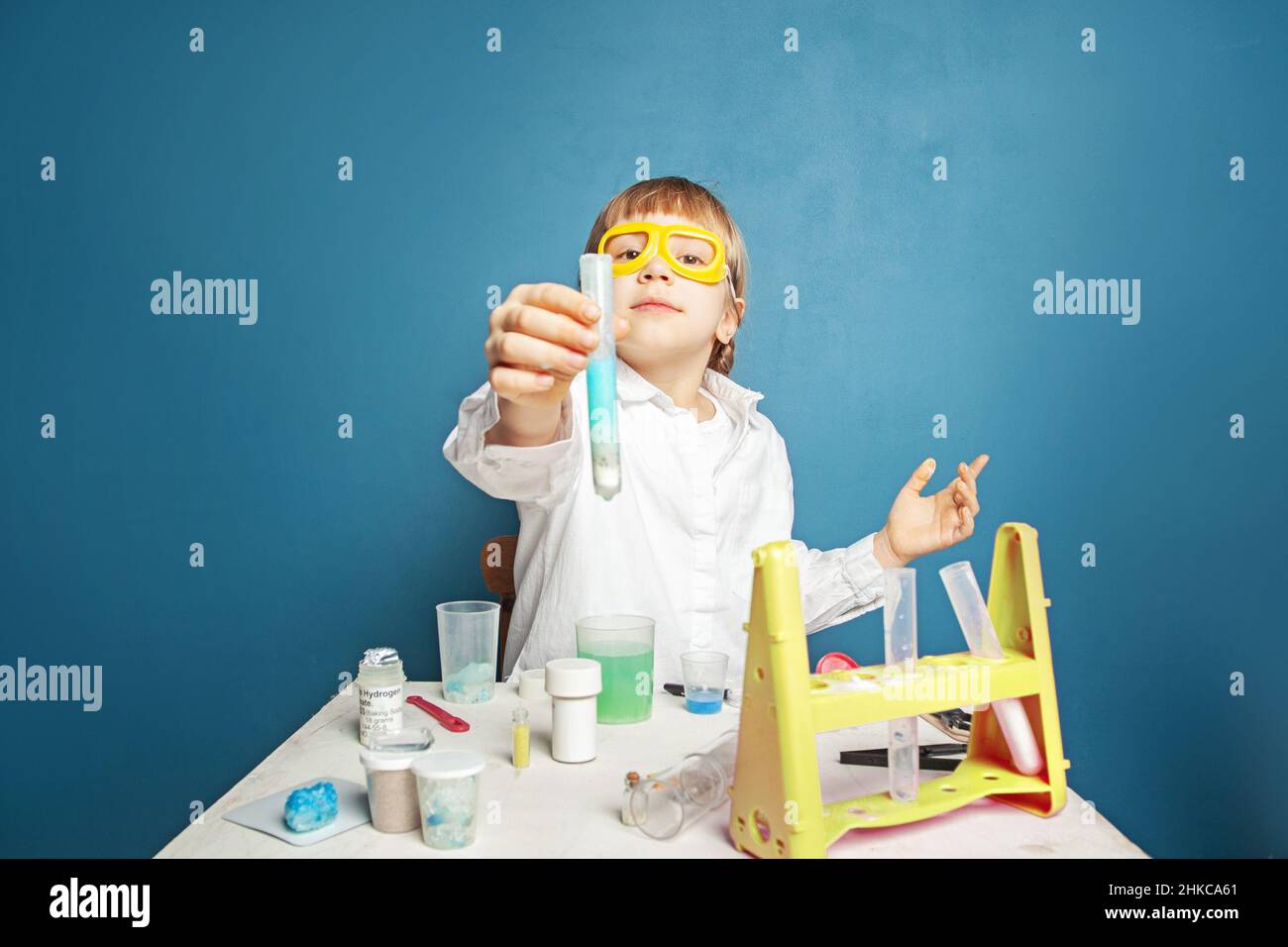 Little girl in science laboratory Stock Photo - Alamy