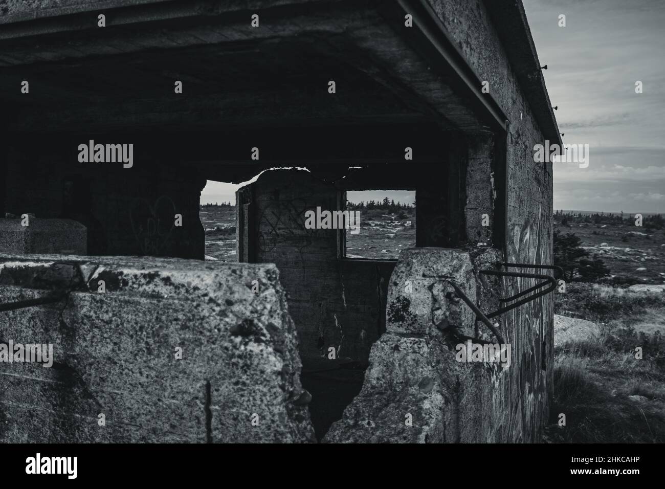 crumbling ruins of WW2 era lookout bunker Stock Photo - Alamy