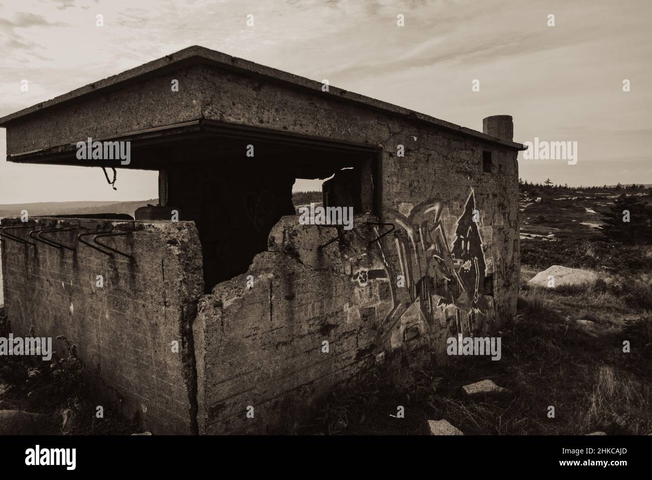 crumbling ruins of WW2 era lookout bunker Stock Photo - Alamy