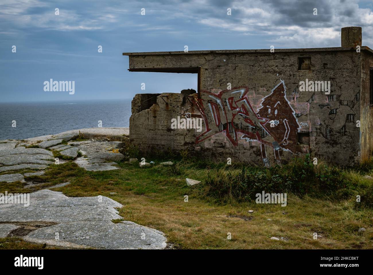 crumbling ruins of WW2 era lookout bunker Stock Photo - Alamy