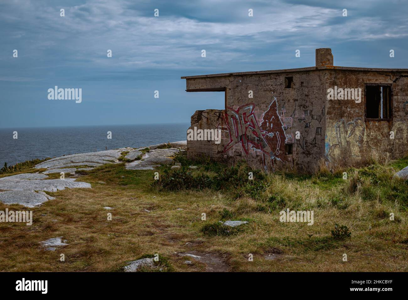 crumbling ruins of WW2 era lookout bunker Stock Photo - Alamy