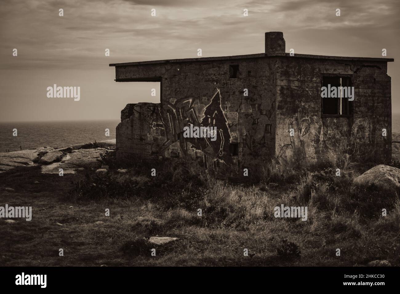 crumbling ruins of WW2 era lookout bunker Stock Photo - Alamy