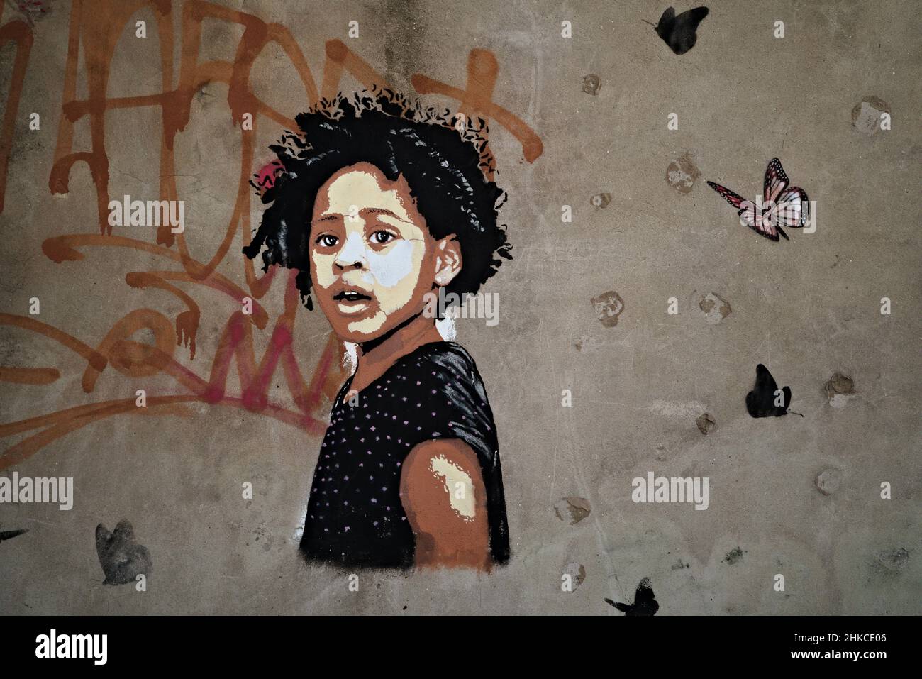 Banksy kid hi-res stock photography and images - Alamy