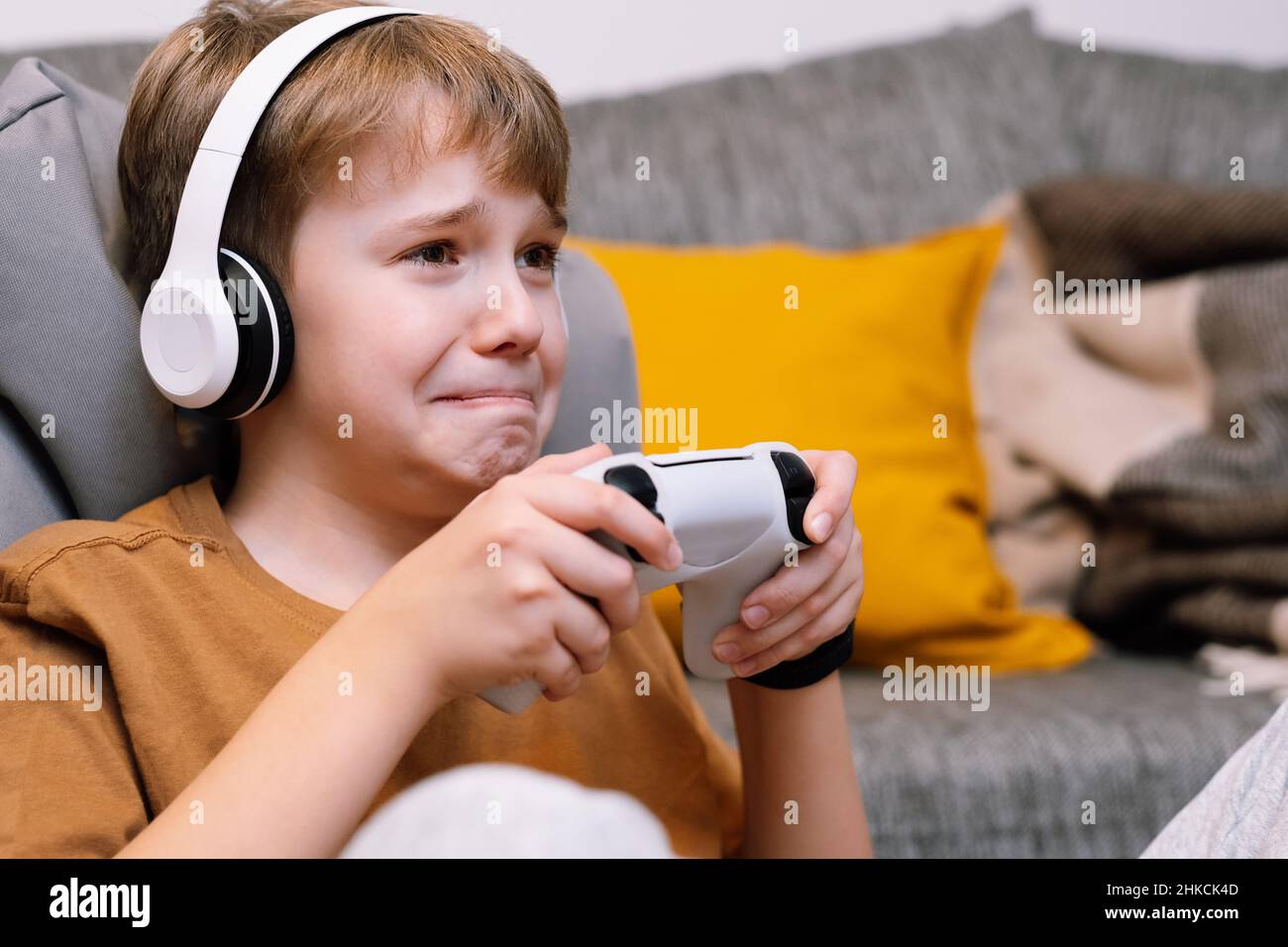 Kid losing game sad hi-res stock photography and images - Alamy