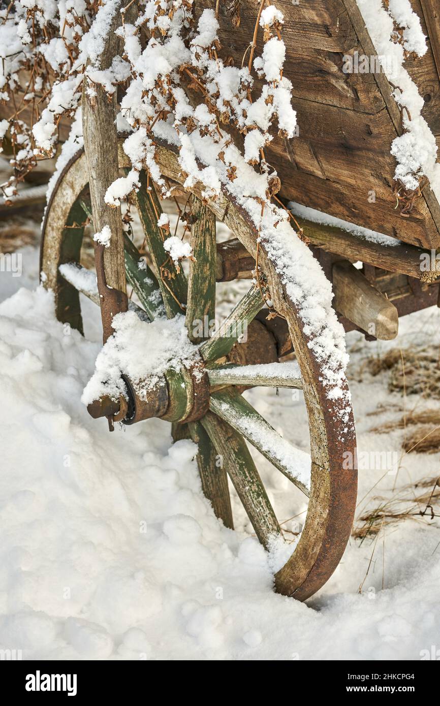 Wooden carriage wheel Stock Photo - Alamy