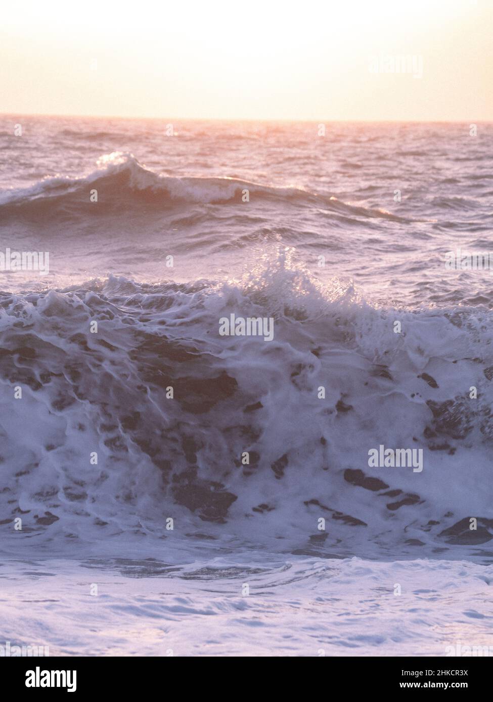 Sunsetting and ocean waves hi-res stock photography and images - Alamy