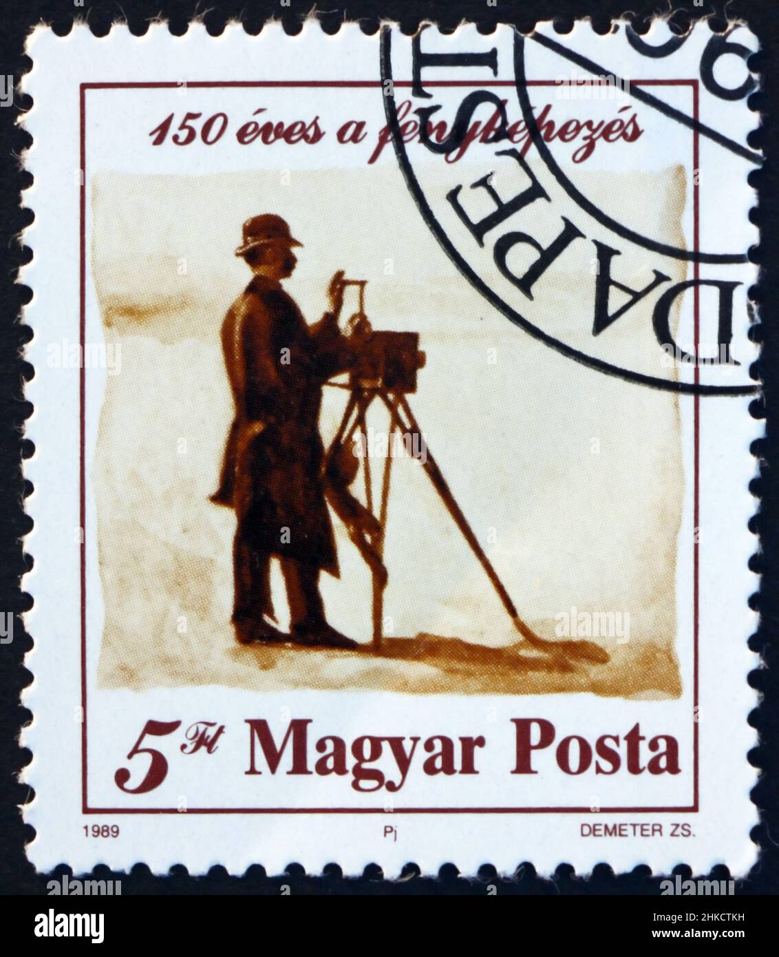 Postage stamp camera hi-res stock photography and images - Alamy