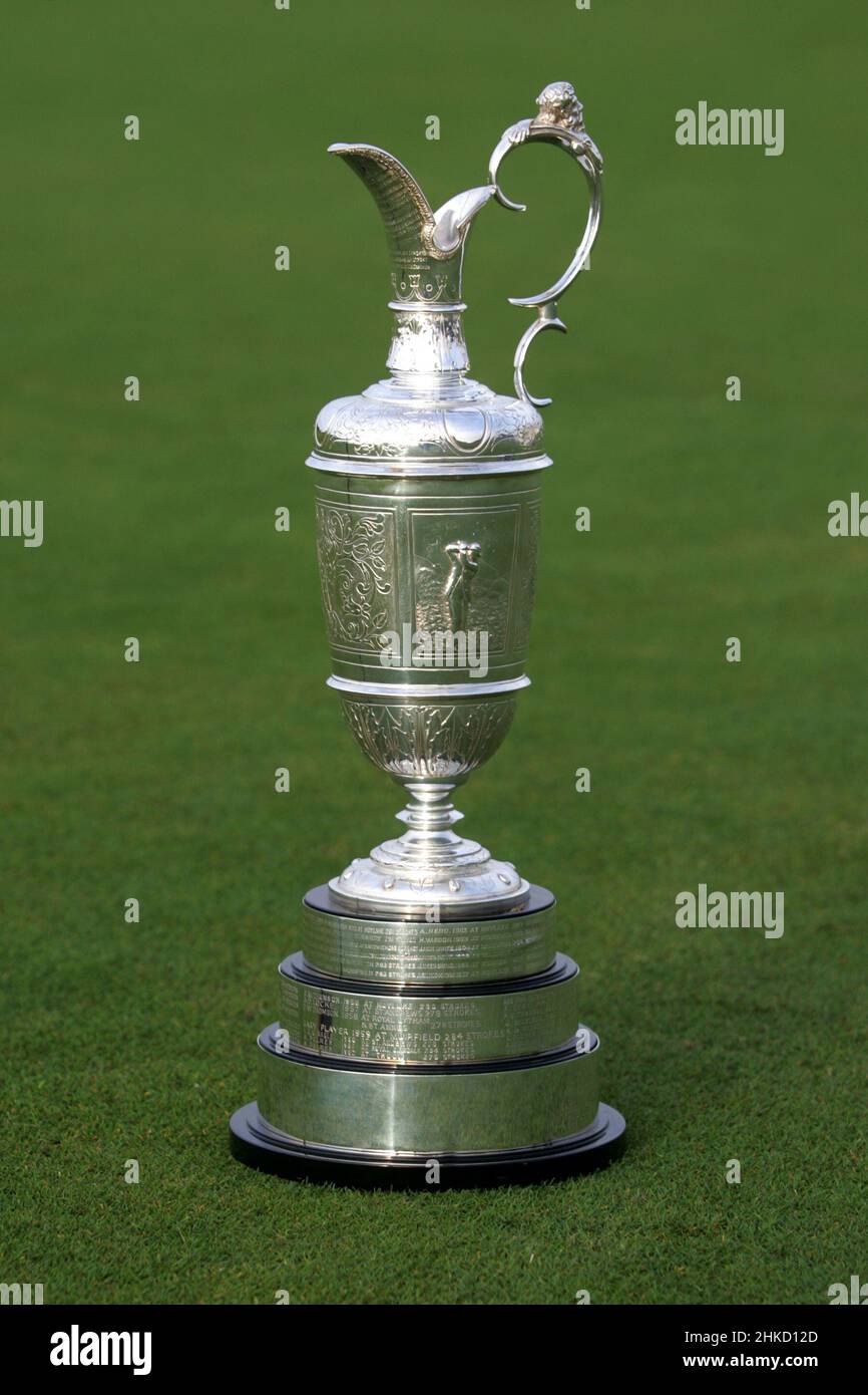 Claret jub trophy hi-res stock photography and images - Alamy
